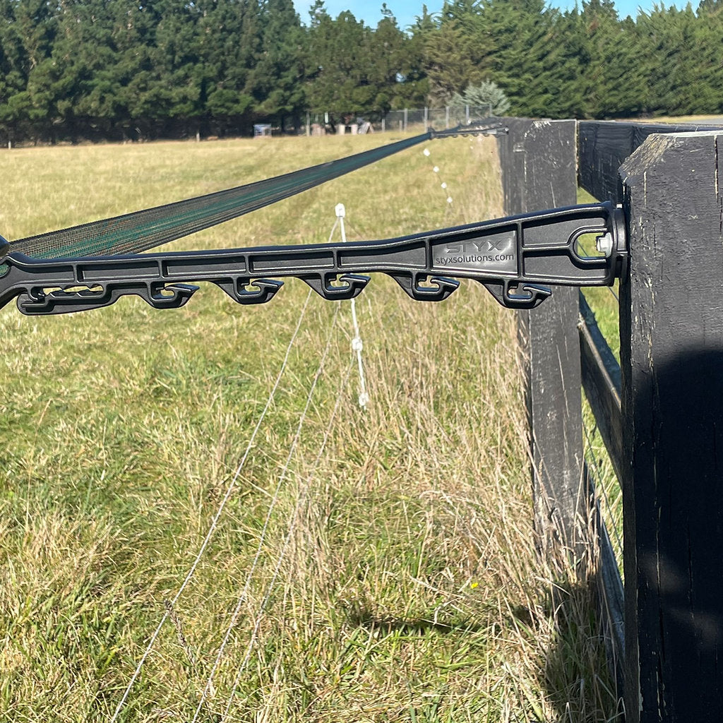 Styx Electric Fence Offset Outrigger - 400mm, Black UV-Stabilised Plas ...